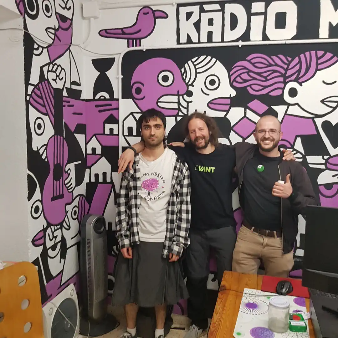 Mare, mare! Hem eixit en la ràdio! - Associació GNU/Linux València